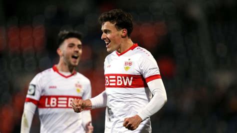 Vfb Stuttgart Ii Fiedler Team Feiert Wichtigen Heimsieg Gegen Waldhof
