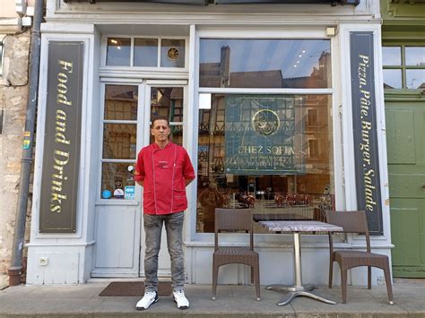 Chalon sur Saône Le restaurant Chez Sofia sinstalle place Saint Vincent