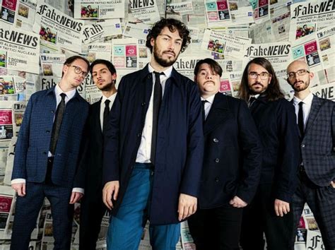 Pinguini Tattici Nucleari Il Nuovo Video Di Rubami La Notte Rockol