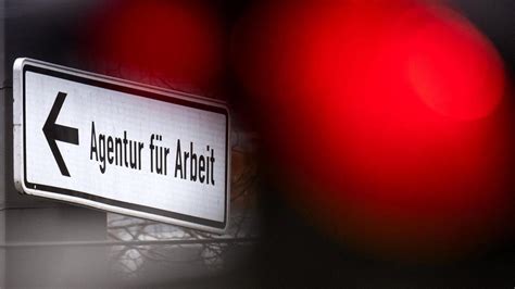 Arbeitsmarkt Zahl Der Arbeitslosen Steigt So Viele Kurzarbeiter Wie