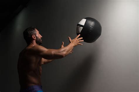 Top 5 Workouts You Can Do Using Wall Balls Juke Performance
