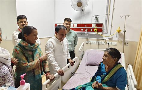 Dehradun यूपी के सीएम योगी आदित्यनाथ की मां एक बार फिर अस्पताल में