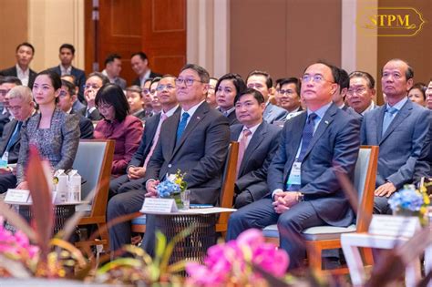 សម្តេចមហាបវរធិបតី ហ៊ុន ម៉ាណែត នាយករដ្ឋមន្ត្រី នៃព្រះរាជាណាចក្រកម្ពុជា