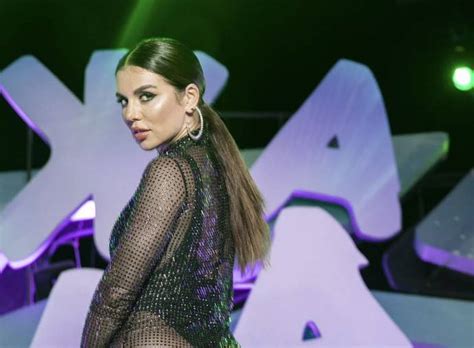 На фоне расставания с Янисом Тиммой располневшая Анна Седокова
