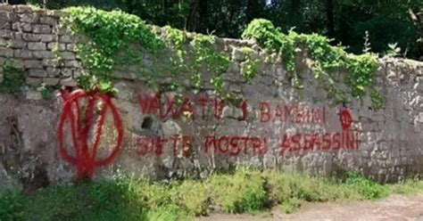 A Bassano Romano Scritta No Vax Sul Muro Di Villa Giustiniani Odescalchi
