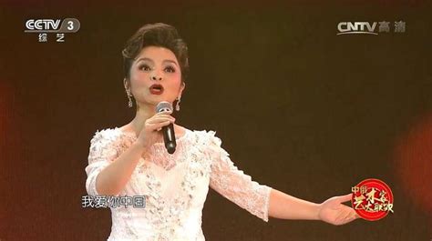 吴碧霞一首《我爱你中国》听得心情澎湃，大气歌声震撼人心，好听音乐民族好看视频