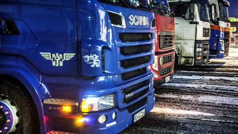 Tusentals Liter Diesel Stals Från Lastbilar Stod Inlåsta På Parkering