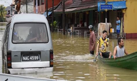 นราธิวาสอ่วม น้ำท่วมระลอก 3 สุไหงโก ลก จ่อวิกฤติฝนตกไม่หยุด