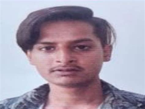 Was Roaming Around With Illegal Weapons Police Caught अवैध हथियार