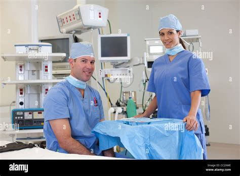 Usa Arizona Phoenix Portrait Of Male And Female Surgeons In