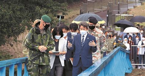 포토 도보다리 둘러보는 이인영 장관