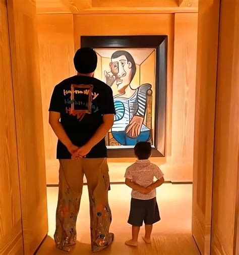 5歲兒子漫步歐洲街頭，周杰倫16個字精準吐槽，網友：跟爸爸學的 每日頭條