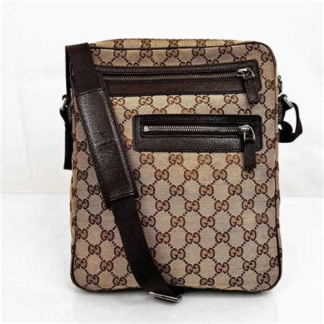 Gucci グッチ ダブルファスナー ワンショルダーバッグ メッセンジャーバッグ 大人も着やすいシンプルファッション