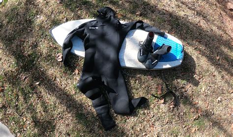 A Review Of Ben Gravys 5 4 Hooded Vyrl Hyperflex Wetsuit The Inertia