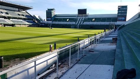 Sin Alambrado Y Sentados La Iniciativa Al Estilo Europeo De Banfield Para Su Estadio Infobae