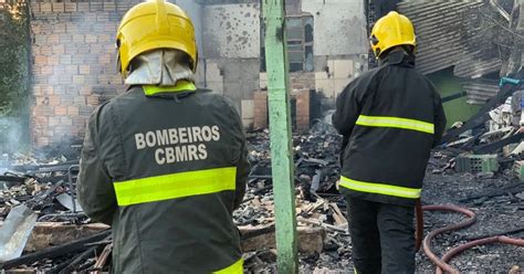 Cinco Pessoas Da Mesma Família Perdem A Vida Por Incêndio Dentro De