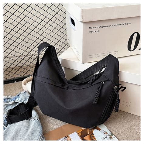 A Bolsa Mensageiro Leve De Nylon é Uma Bolsa De Ombro Feminina Elegante