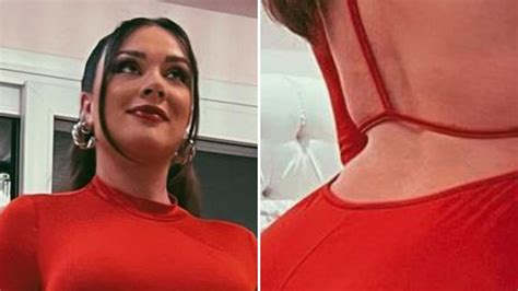 Juju Salimeni empina bumbum gigante usando vestido coladinho Não dava