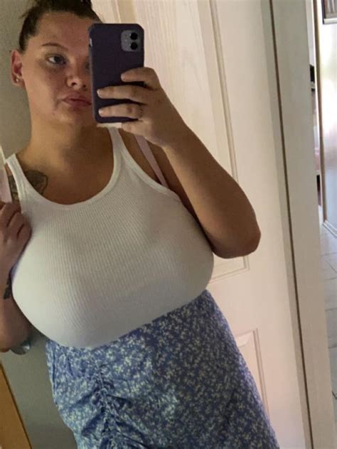 Woman With Big Boobs Face ‘discrimination Says Lead Medical