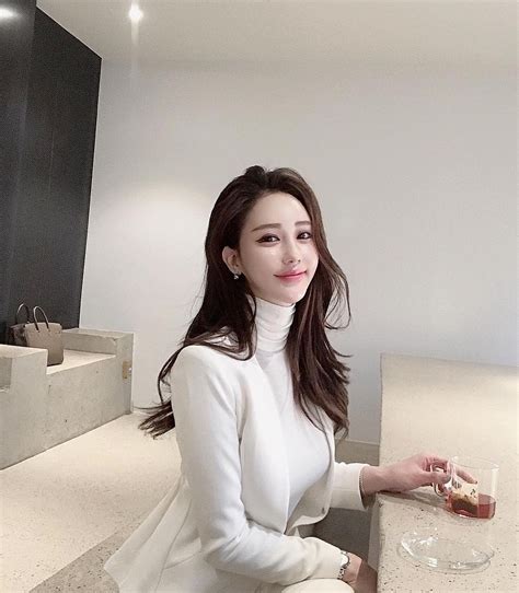 서카소 • Sᴇᴏ ᴄᴀsᴏ 🤍 🏻작가일상 미팅 끝나고 카페에서 찍어준 사진 12월에는 사실 이벤트를 기획하는 업체에서