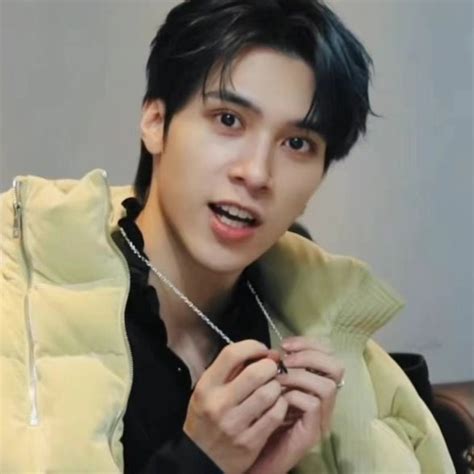 Dewy ~ 🎭 On Twitter The Eye Contact With Hendery 🫠🫠🫠💖💖💖