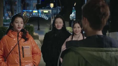 🍀小伙为帮女孩砸坏了自己心爱的吉他，女孩却态度恶劣要他“站住”，小伙笑了嘲讽她就这？ Youtube