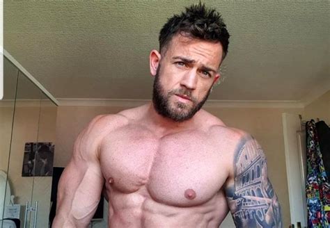 V Deo Gal Do Crossfit Gareth Hulin Pelado Em Bastidor De Ensaio