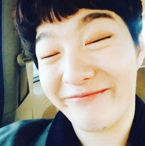 비투비 이창섭 눈 어디갔나…코믹 눈웃음 셀카 공개 ‘폭소