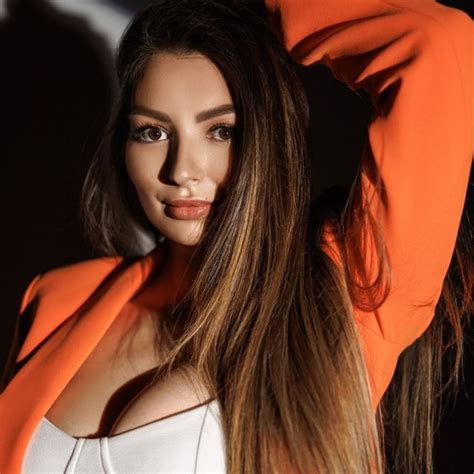 Kristina Poberezhna Krissmuliar • Threads Say More