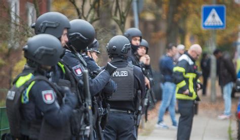 Großeinsatz An Hamburger Schule Mopo