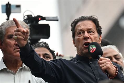 Former Pakistan Pm Imran Khan Arrested On Corruption Charges The Standard