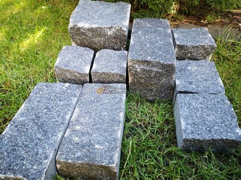 Kostka Brukowa Granitowa cięto łupana na podjazdy drogi ścieżki Marki
