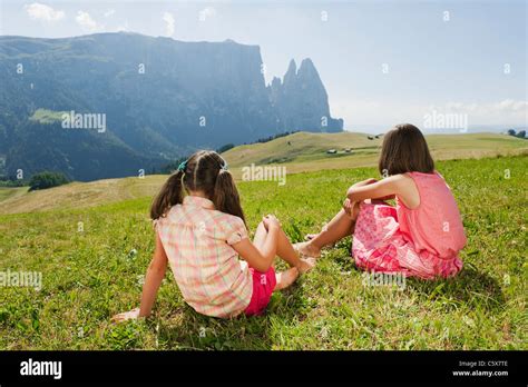 Italy South Tyrol Seiseralm Two Girls 6 7 10 11 Sitting In