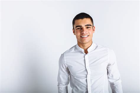 Photo Libre De Droit De Portrait Dun Homme Magnifique Posant Dans Le