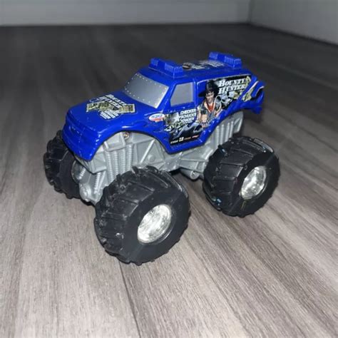 Hot Wheels Monster Jam Truck Rev Tredz Bounty Hunter 2001 Friction