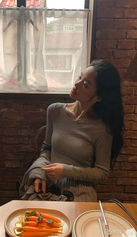 王侯将相宁有种乎 莫贫雪球小V双手插兜伟大的操盘手赚钱喊我宋老师亏钱请喊我宋子今天周末早上追到9点多还是很困翻身继续睡觉