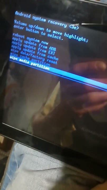 Пытаюсь запустить планшет 10 дюймов зависает на заставке Youtube