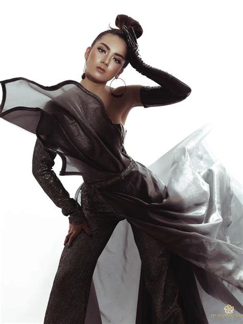 Tampil Elegan Ini 6 Gaya Pemotretan Terbaru Ersya Aurelia Hot