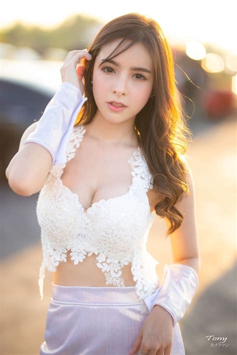 Thailand Hot Model Thai Racing Girl At Pathum Thani Speedway