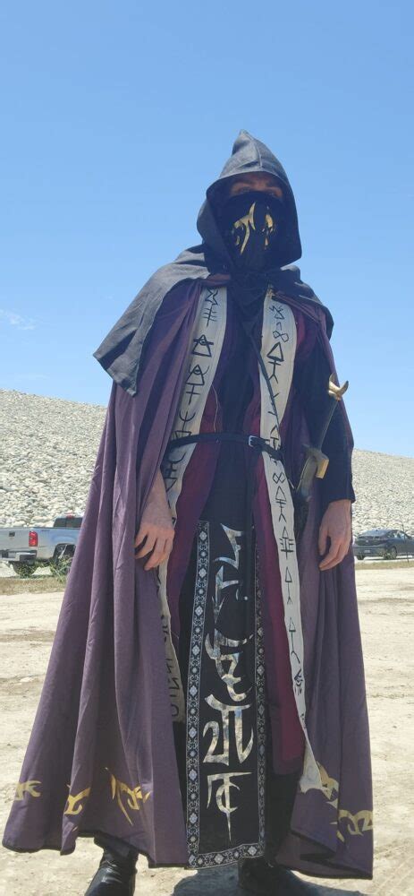 This Cosplayer Becomes Shadowblade With A Warhammer Fantasy Dark Elf