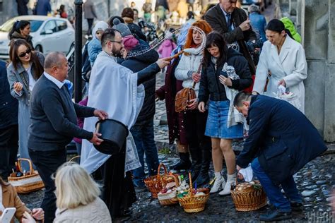 Великодній розклад що чекає на українців у неділю та які установи не працюватимуть Читайте на