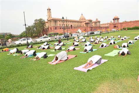 International Yoga Day दुनियाभर में मनाया जाएगा 10वां योग दिवस जोरों