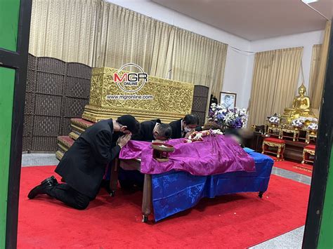 บรรยากาศคนบันเทิงร่วมรดน้ำศพ “สมบัติ เมทะนี” อาลัยรักครั้งสุดท้าย