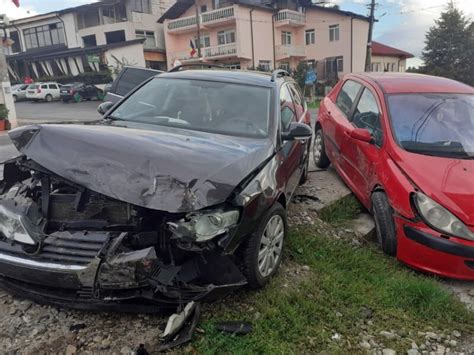 UPDATE FOTO Accident cu trei mașini implicate pe o șosea din Vâlcea Romania ro