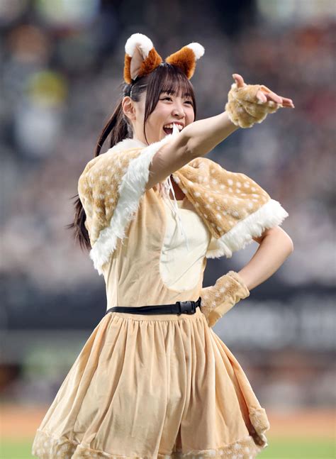 【日本ハム】6回にも「進化型きつねダンス」披露 限定衣装で1試合2度の“お色直し” プロ野球写真ニュース 日刊スポーツ