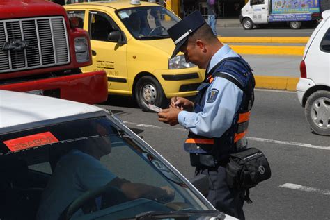 Infracciones de tránsito las más comunes ComparaOnline