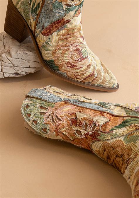 Shop All Oasis Society Styles Trending Heels Boots Sandals Mules