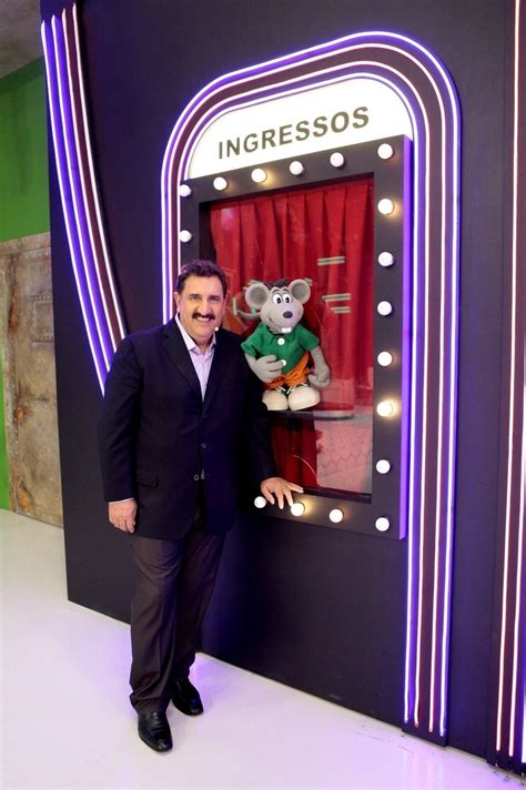 Ratinho volta ao SBT novo cenário veja fotos exclusivas