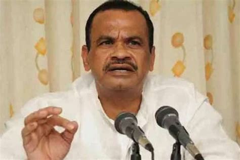 Komatireddy Venkat Reddy Komatireddy Venkat Reddy Criticizes Harish
