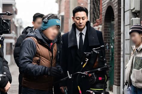 주지훈 17대 1 맨몸 액션→짜릿한 총격전엘리트 경호원 완벽 변신 지배종